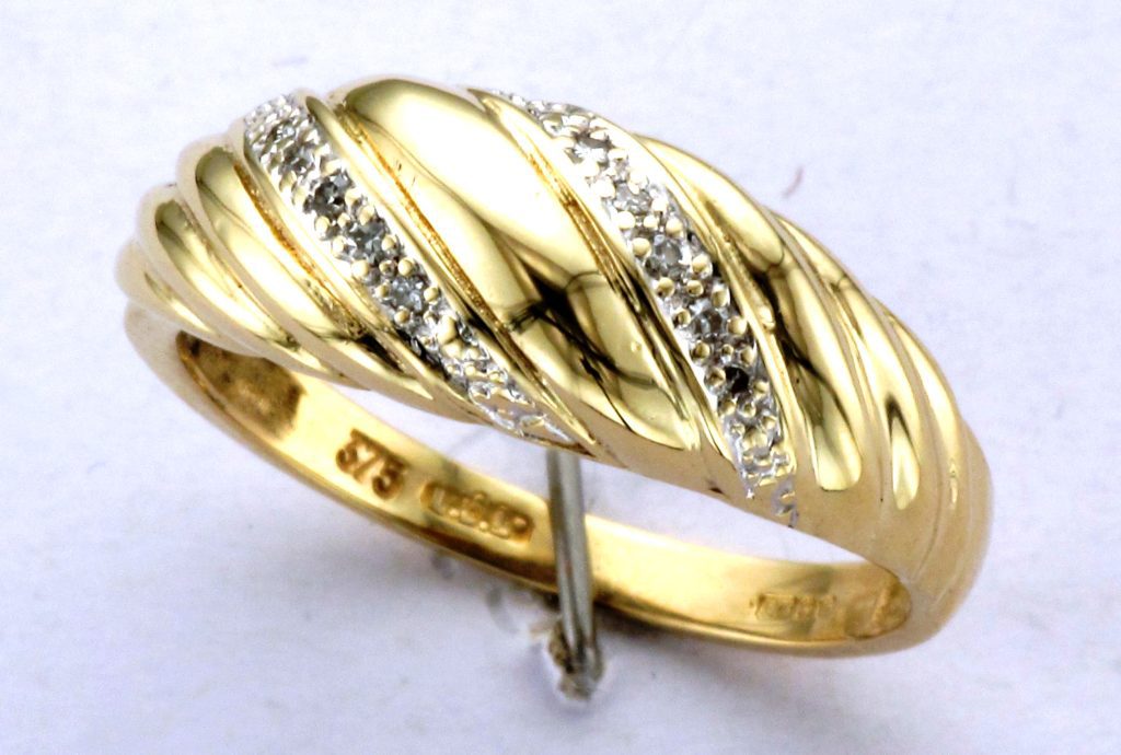 9ct Gold 10 Stone Diamond Bombay Style Ring | Attenborough Jewellers