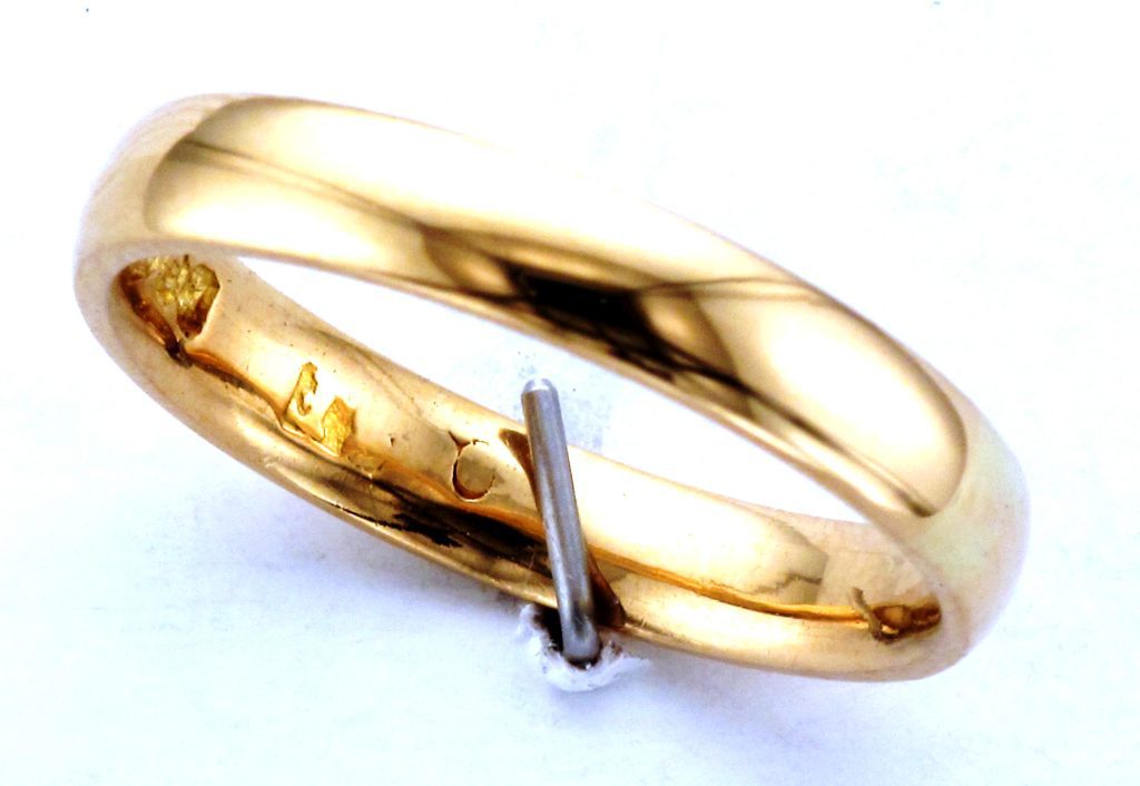 Vintage Dublin Hallmark - 18ct Gold Wedding Band Ring | Attenborough ...